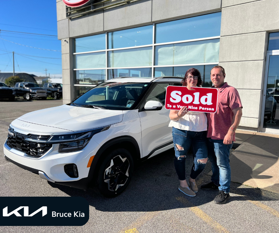 Jamie & Gina Goyetche / 2024 Kia Seltos | Bruce Kia